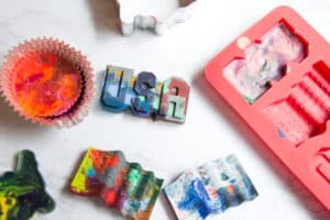 18 Epic Melted Crayon Crafts To Reuse Those Old Crayons - Crafty Art Ideas