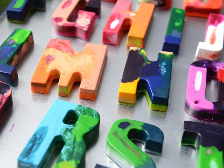 18 Epic Melted Crayon Crafts To Reuse Those Old Crayons - Crafty Art Ideas