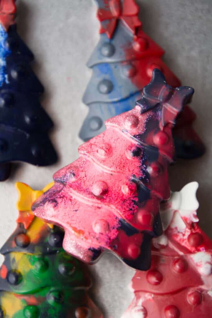 How To Make DIY Christmas Tree Crayons - Crafty Art Ideas