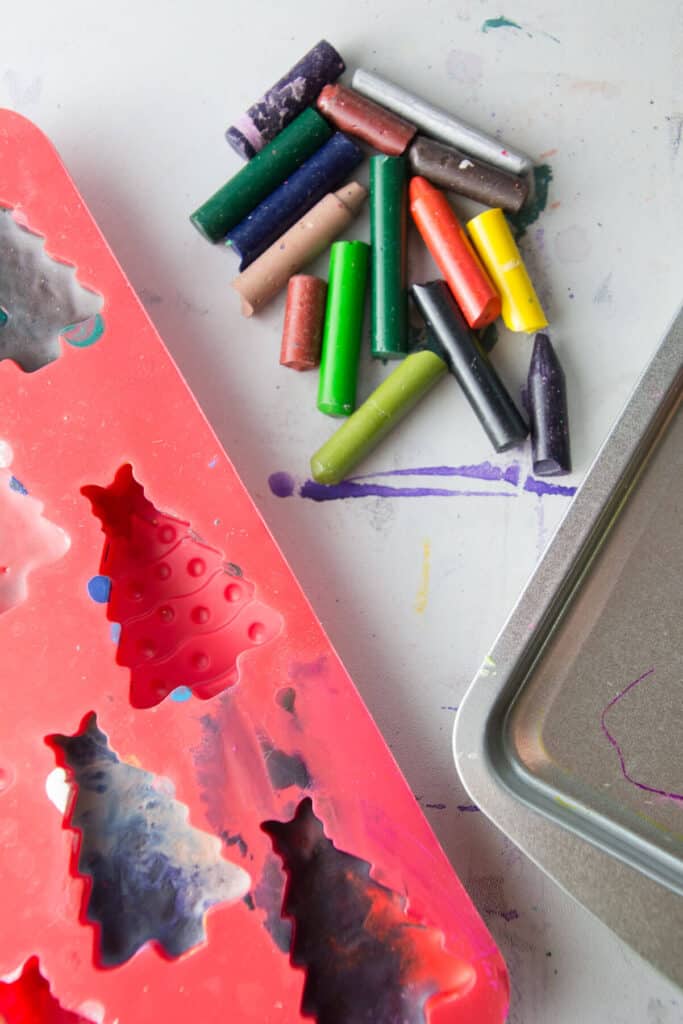 How To Make DIY Christmas Tree Crayons - Crafty Art Ideas
