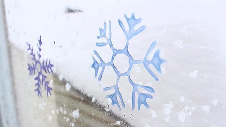 23 Easy Snowflake Crafts For Fun Winter Activities - Crafty Art Ideas