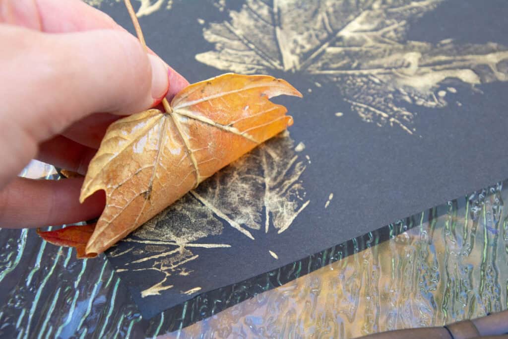 Creative & Easy Leaf Printing With Washable Markers - Crafty Art Ideas