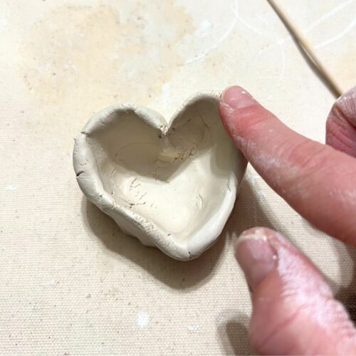 Cute Heart Pinch Pots You Can Make At Home - Crafty Art Ideas