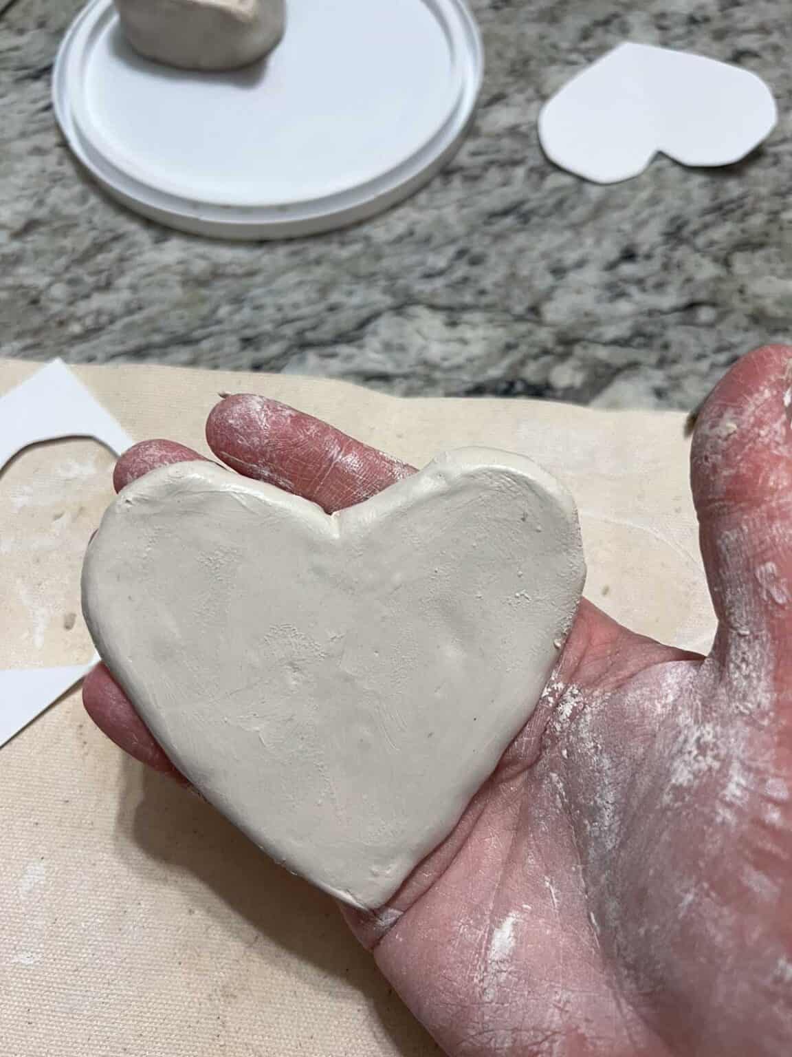 How To Make An Easy DIY Clay Heart Trinket Dish - Crafty Art Ideas
