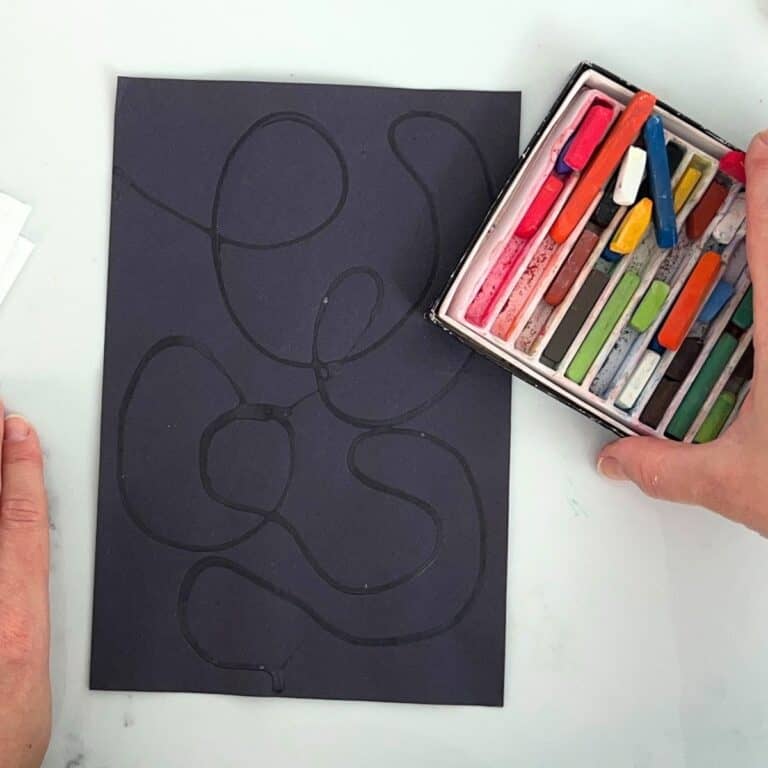 Fun Abstract Chalk Drawing Lesson For Beginners - Crafty Art Ideas