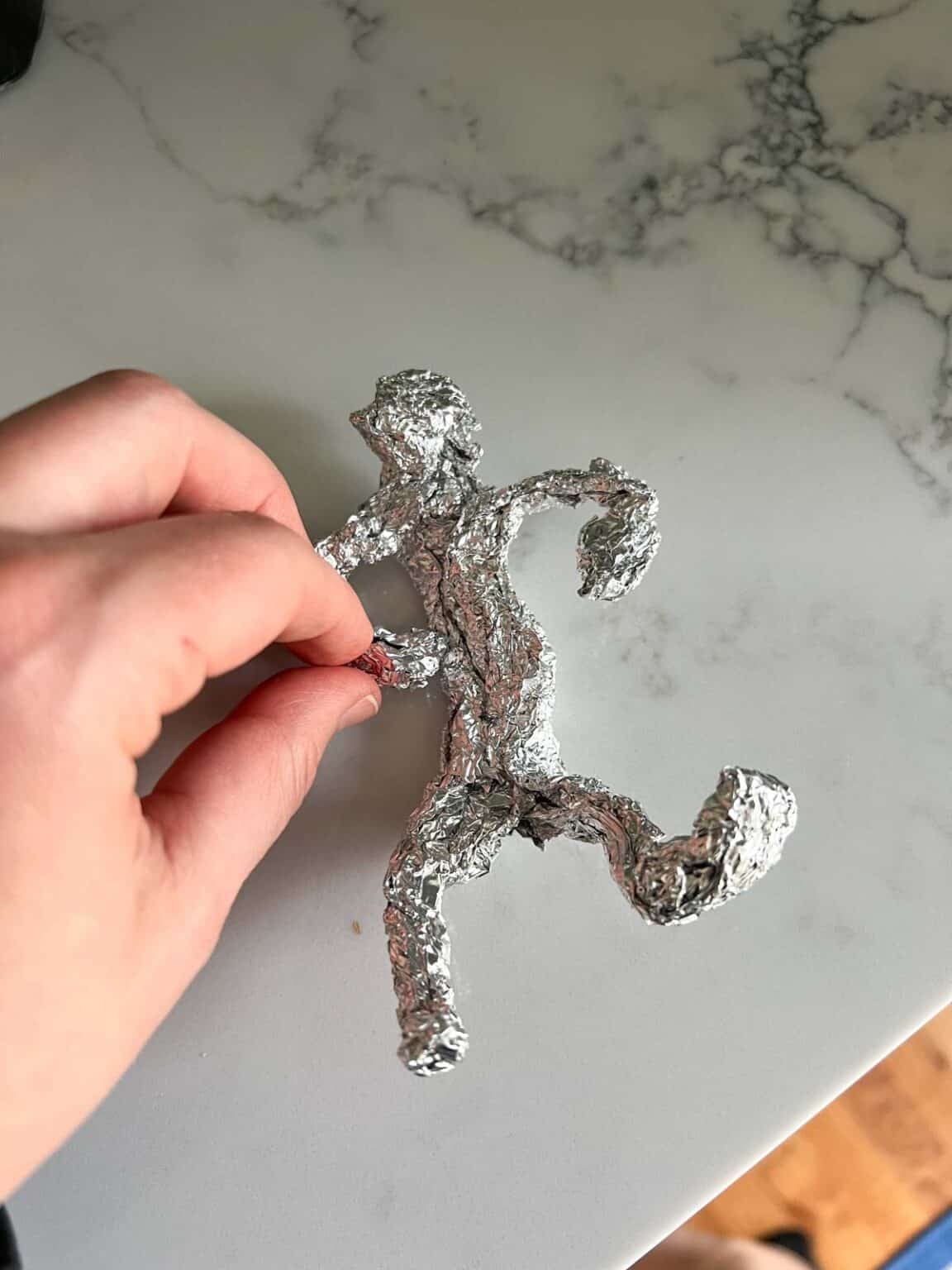 Creative Tin Foil People Sculptures - Crafty Art Ideas
