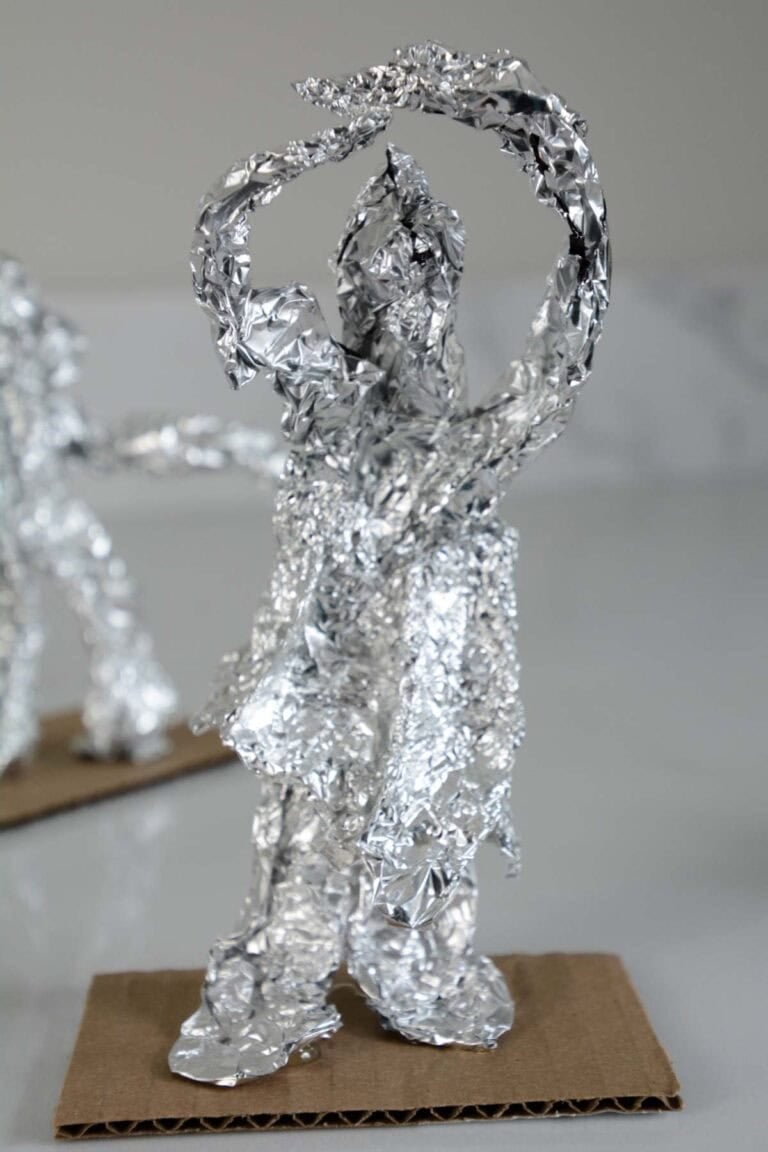 Creative Tin Foil People Sculptures - Crafty Art Ideas