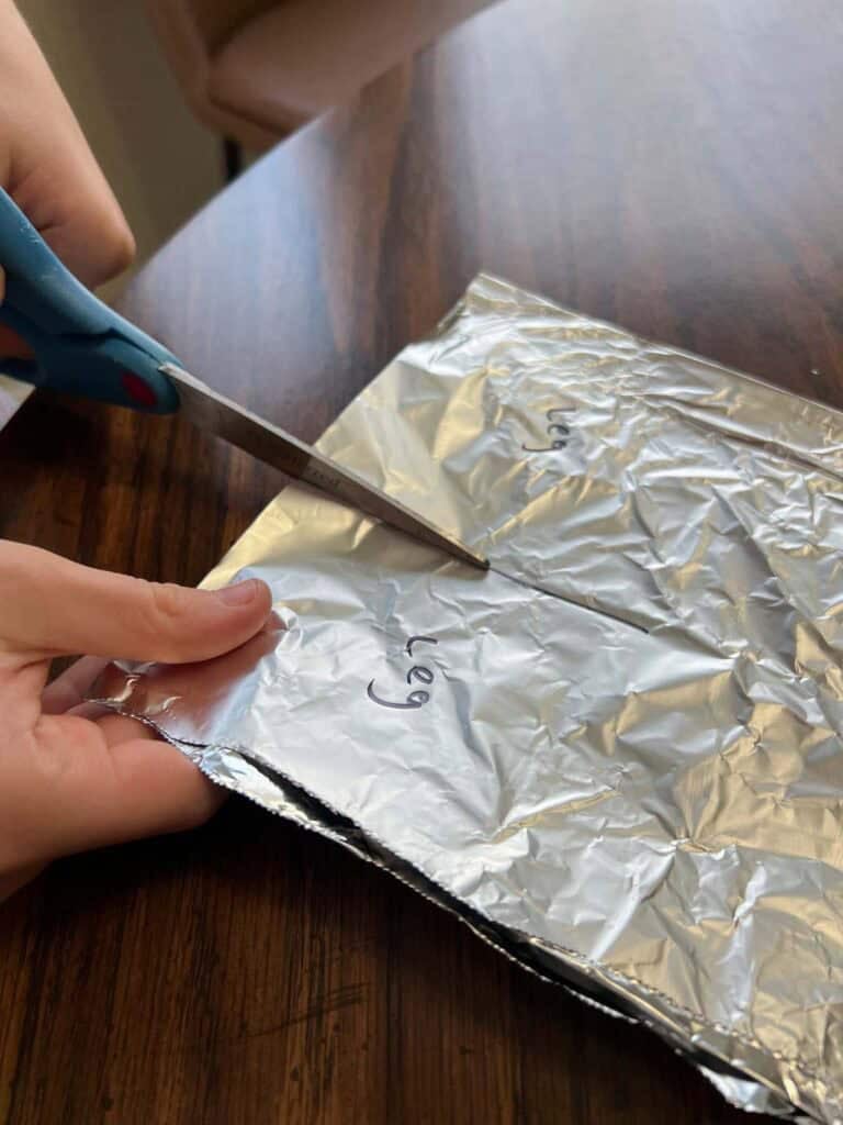 Creative Tin Foil People Sculptures - Crafty Art Ideas