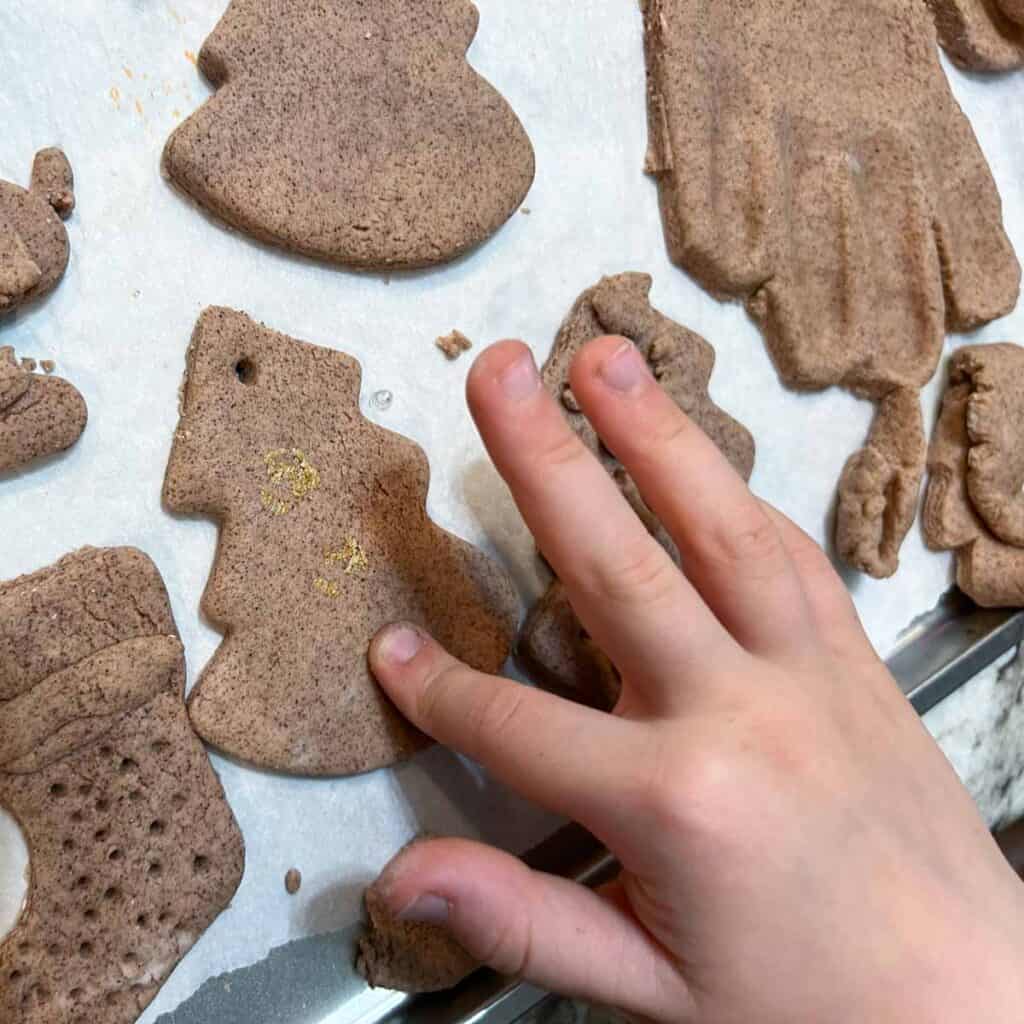 How To Make Cinnamon Salt Dough Christmas Ornaments With Kids - Crafty ...